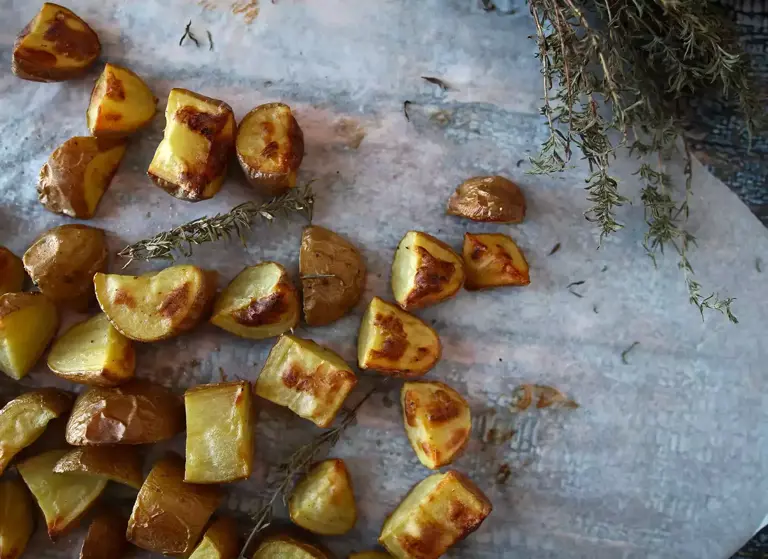 Brambory pečené v troubě, klasický a snadný recept