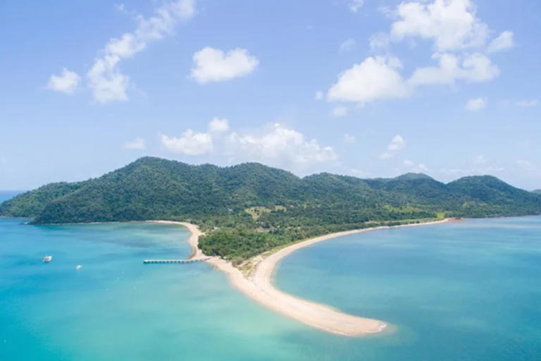 Donald Trump eyes 'rotting' property on Aussie beachfront to build ...