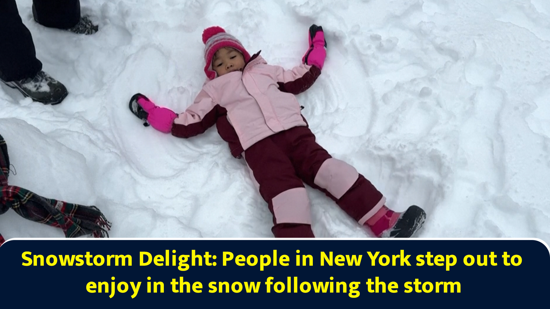 Snowstorm Delight: People in New York step out to enjoy in the snow ...