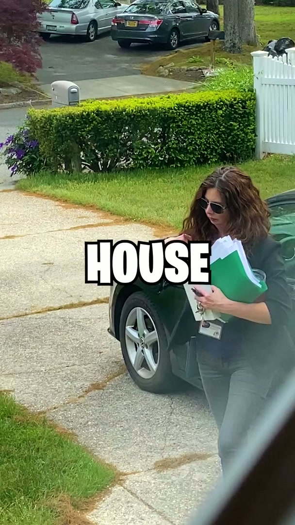 Pranking my mom with Fortnite inflatables and explaining an arrest ...