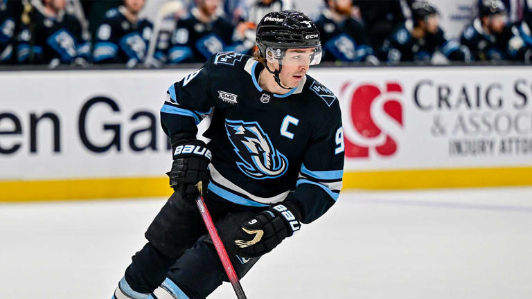 ClutchPoints’ NHL power rankings, week 17: Surging Bruins, Bolts off to ...