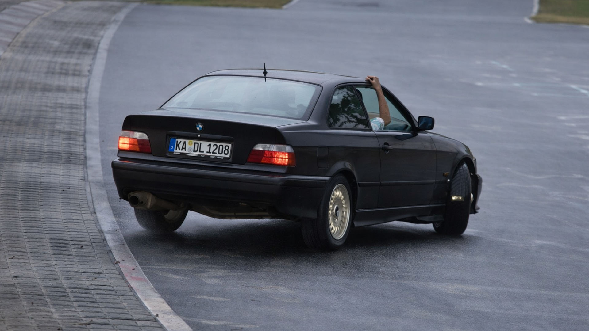 Touristenfahrten highlights show slides in wet conditions