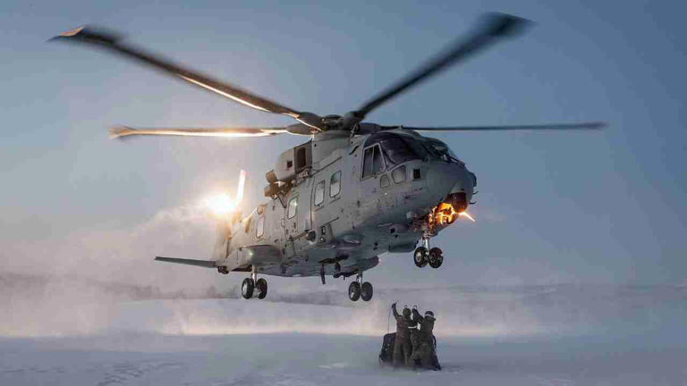 Storbritannia trener med helikoptre i Arktis for NATO-øvelse