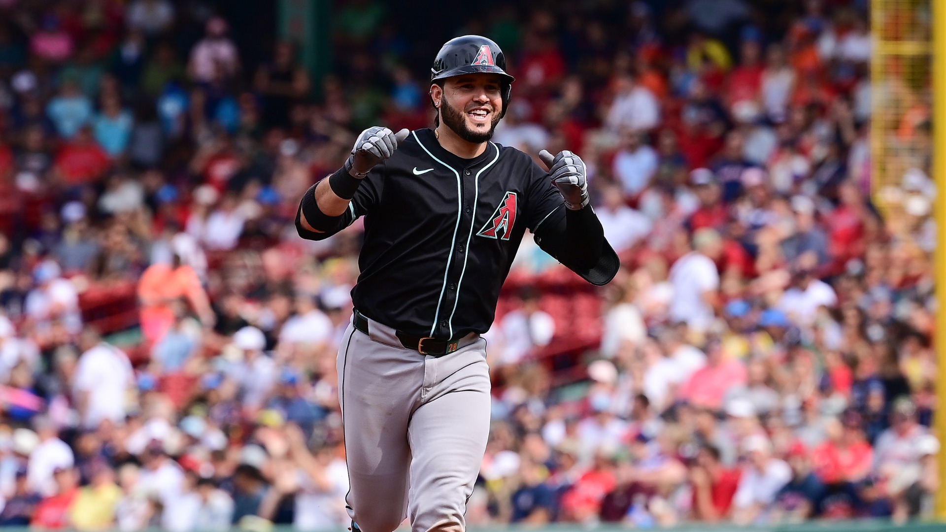 Eugenio Suarez predicted to surprisingly land with this NL team