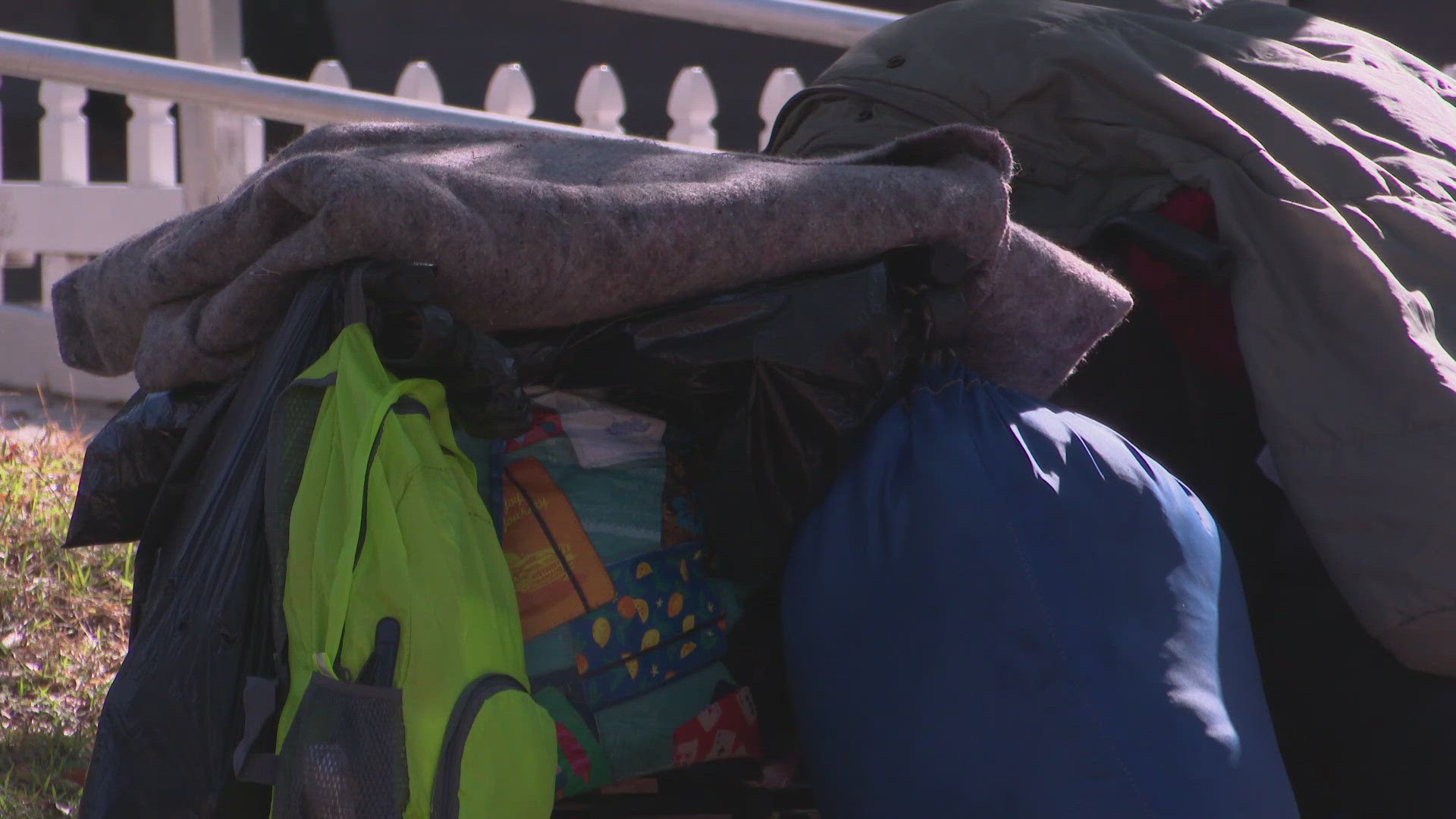 How does Jacksonville decide when to open its overnight warming center?