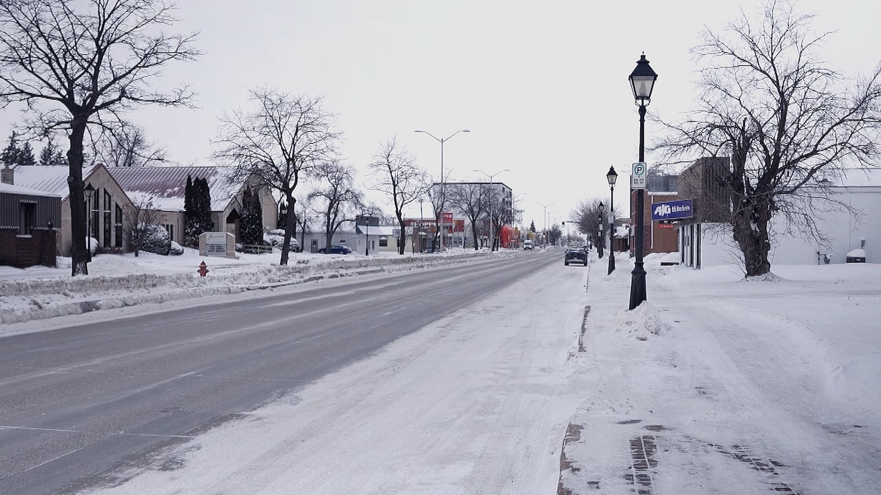 Steinbach homeless seek shelter in rink change rooms and bank vestibules