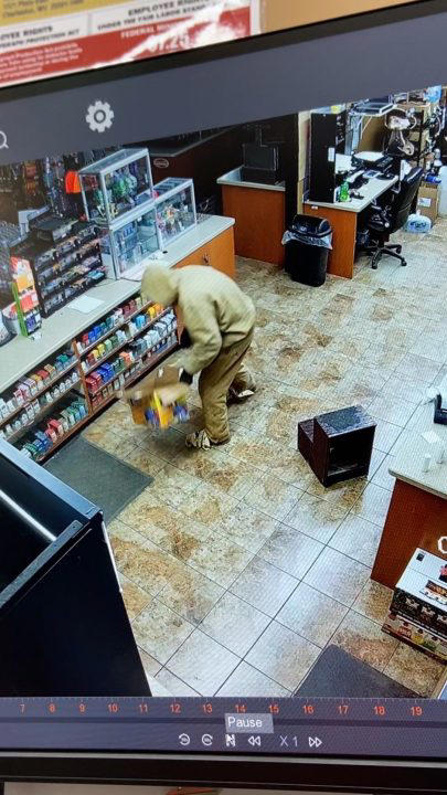 Man wearing a box breaks into Putnam County gas station