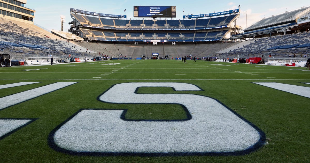 Penn State players hilariously attempt to draw 2026 opponent’s mascots