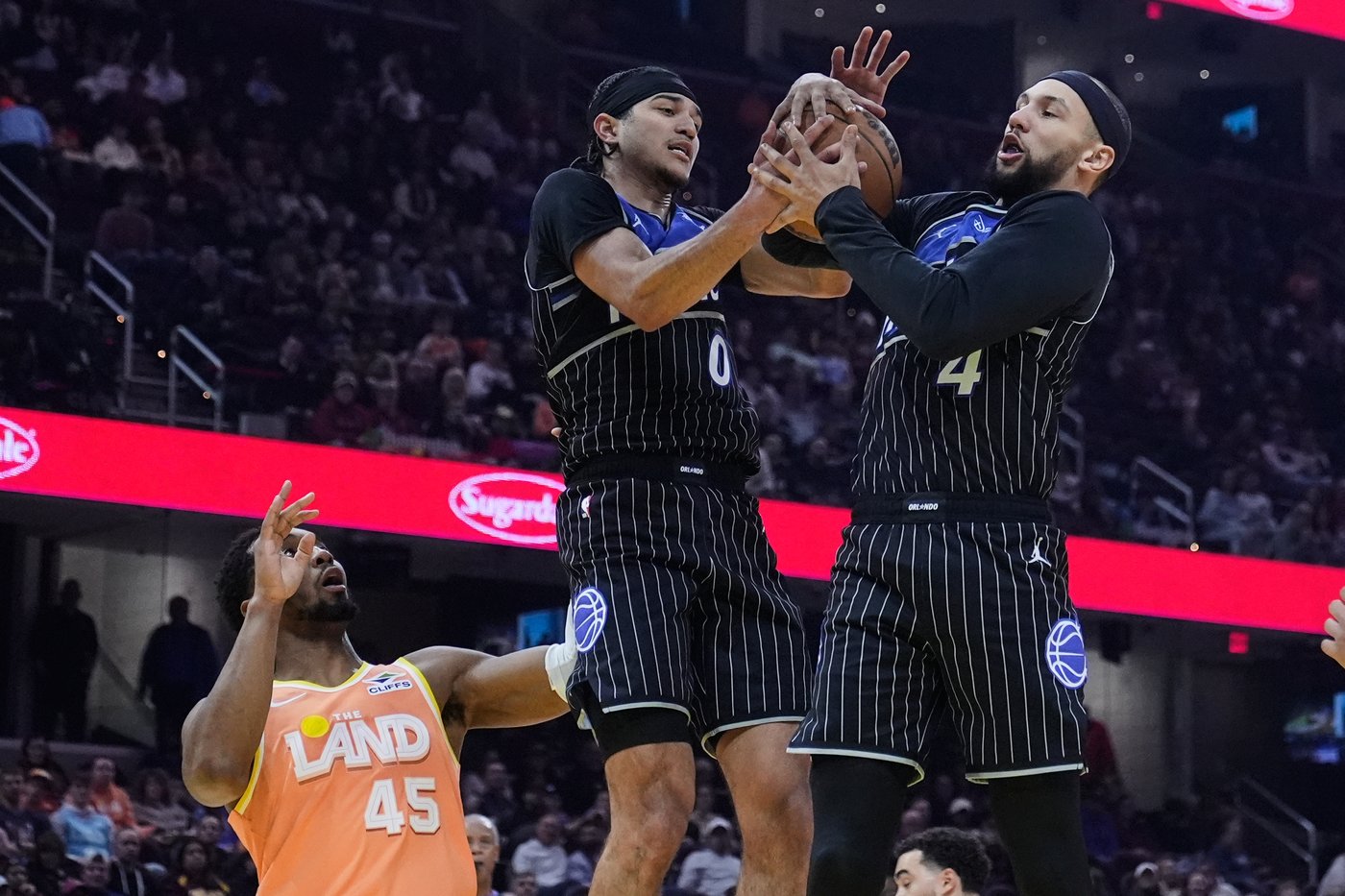 Mitchell scores 45 as Cavaliers beat Magic 114-98 for 4th straight win