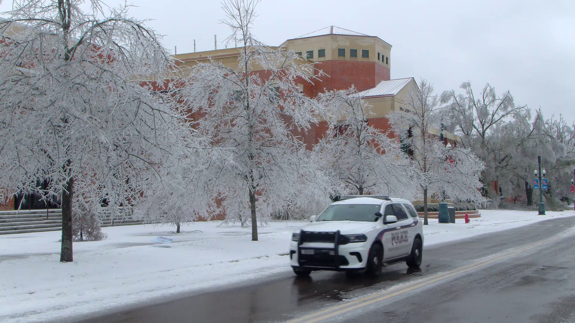 Ole Miss closes through Feb 1st as ice storm leaves campus with limited ...
