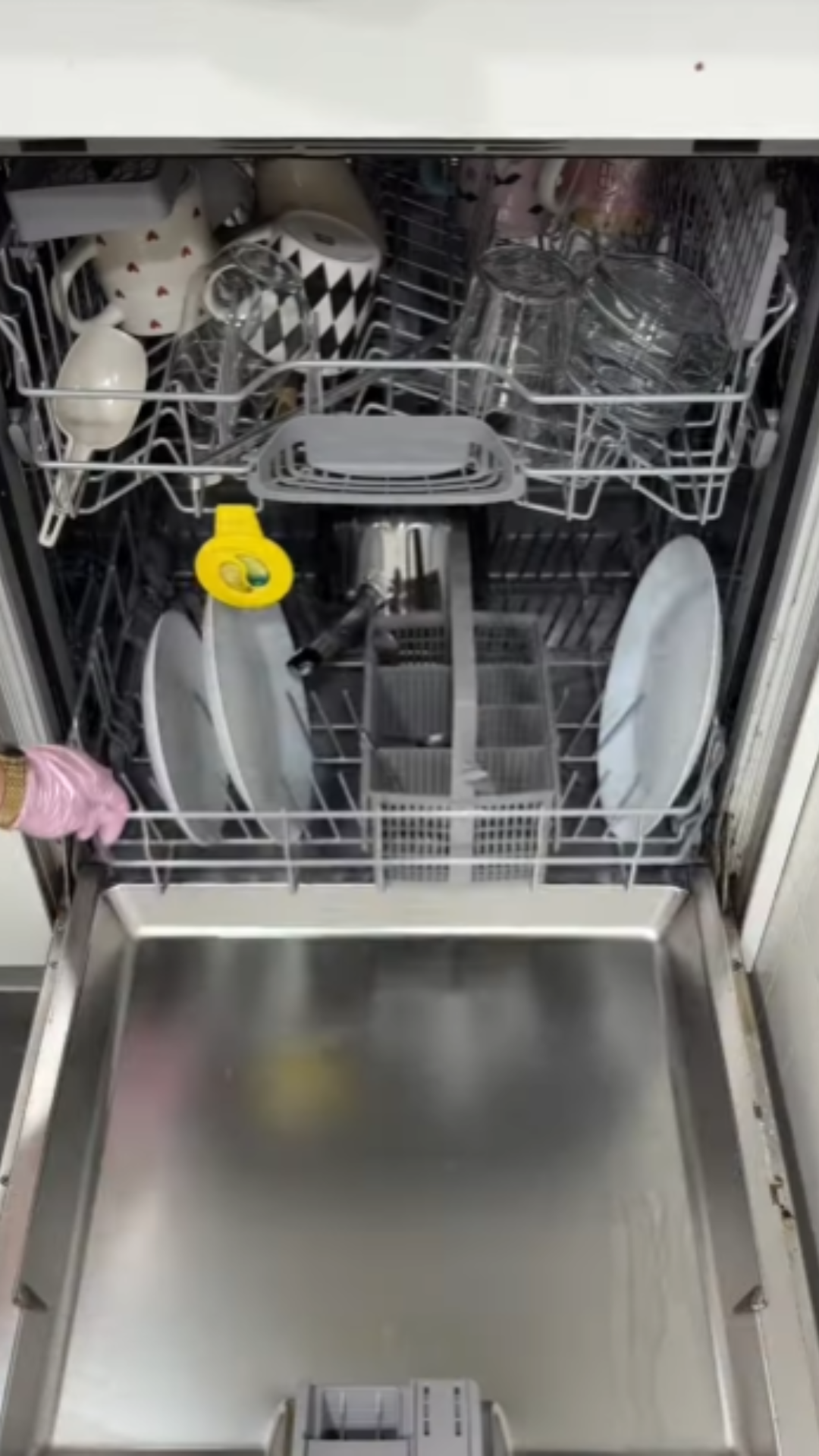 A satisfying ASMR clean-with-me apartment reset