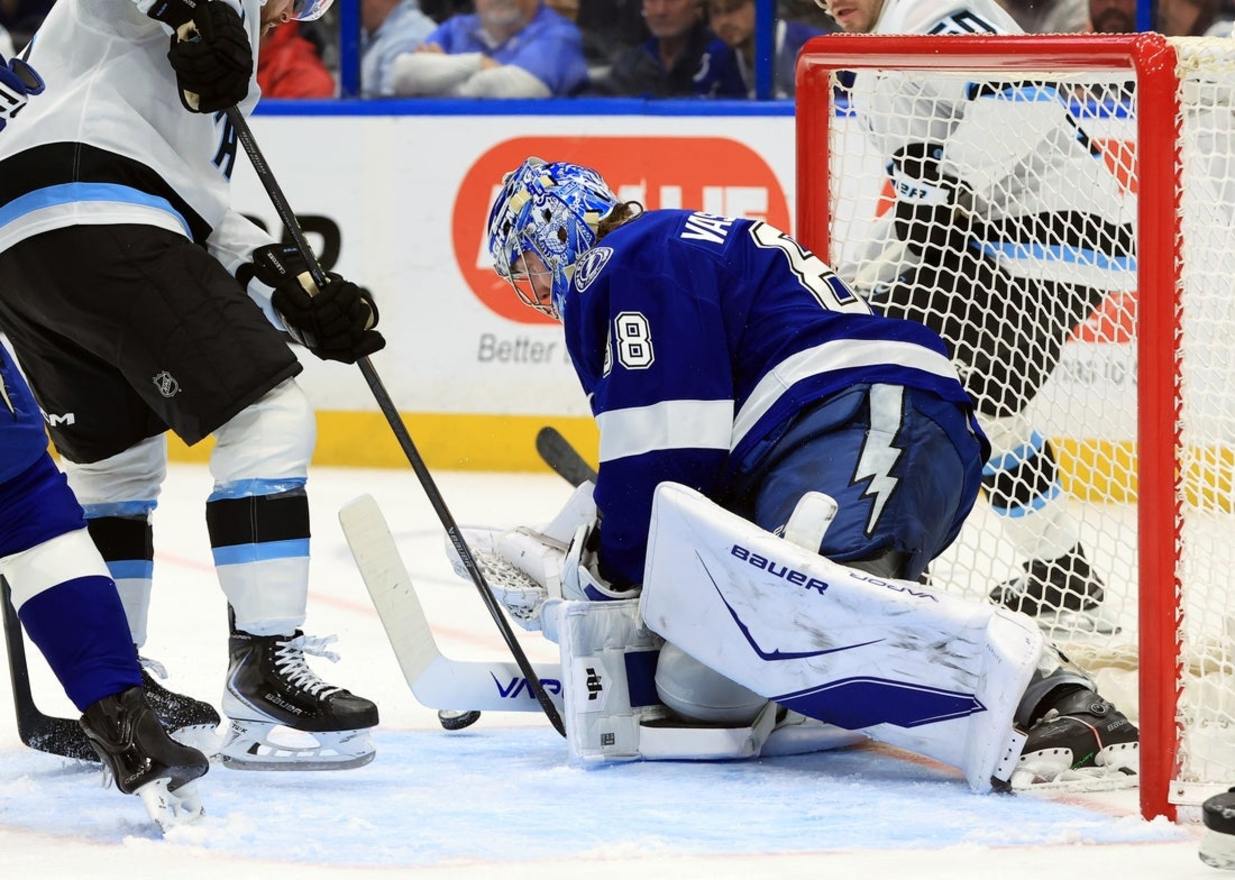 Andrei Vasilevskiy shines as Lightning blank Mammoth