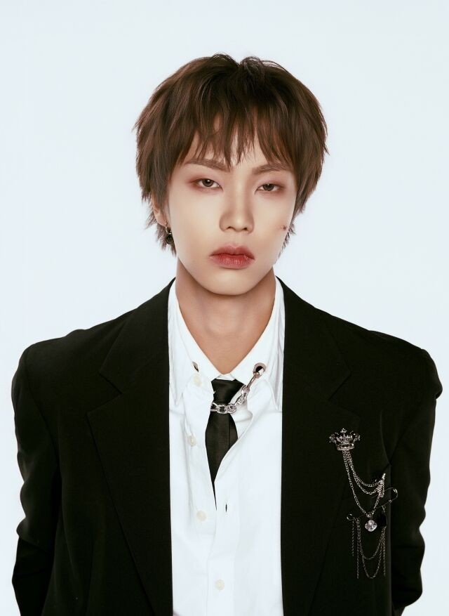 더씬드롬, 데뷔곡 'Good Boy' 첫 티저…거친 카리스마