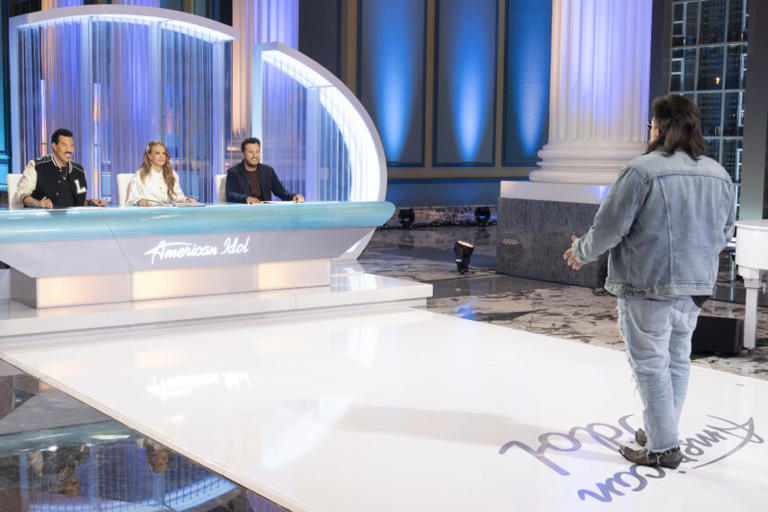 'American Idol' premiere: Carrie Underwood cries over teenager's audition