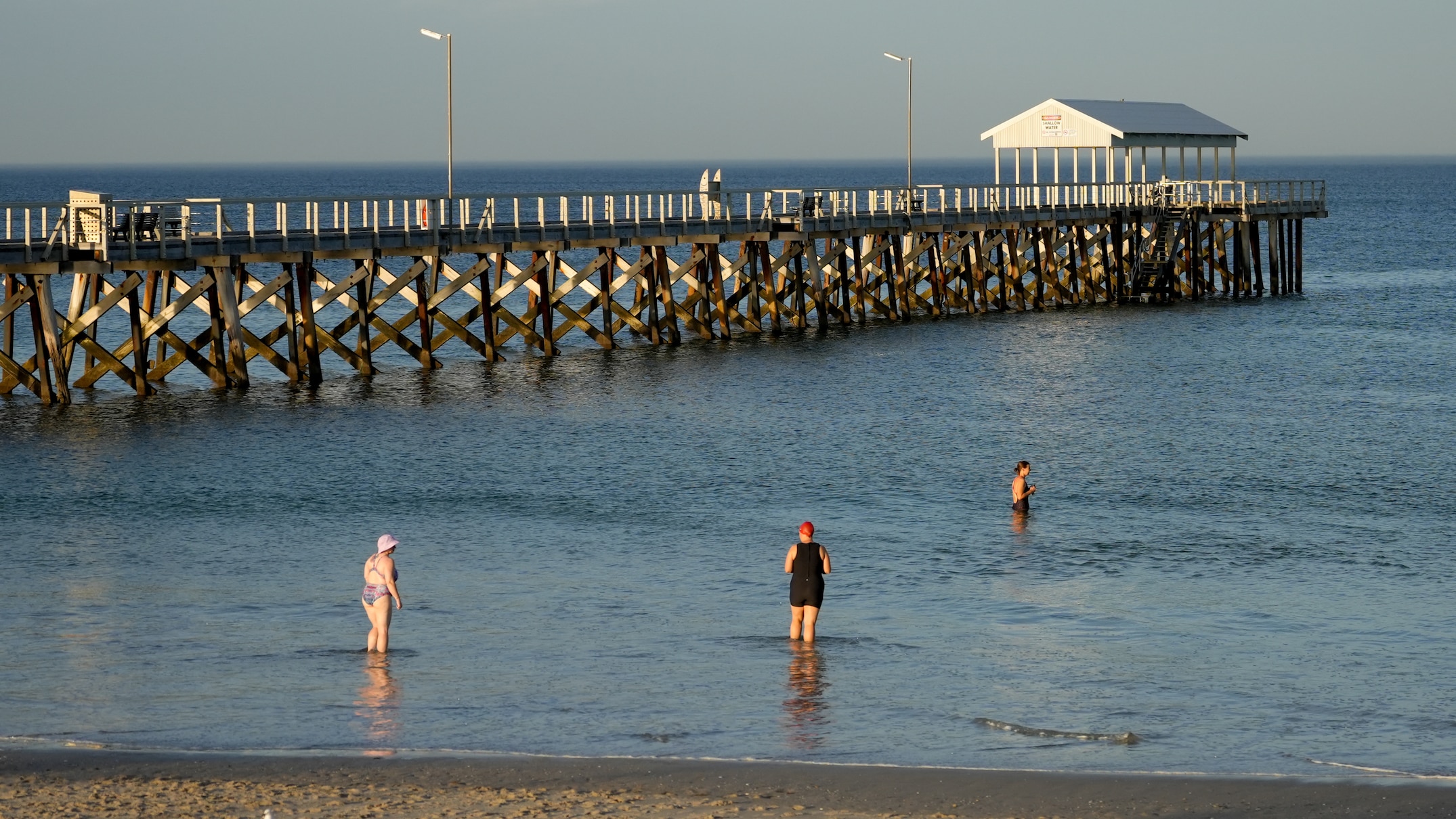 Adelaide swelters through night as 'extreme' fire danger forecast ...