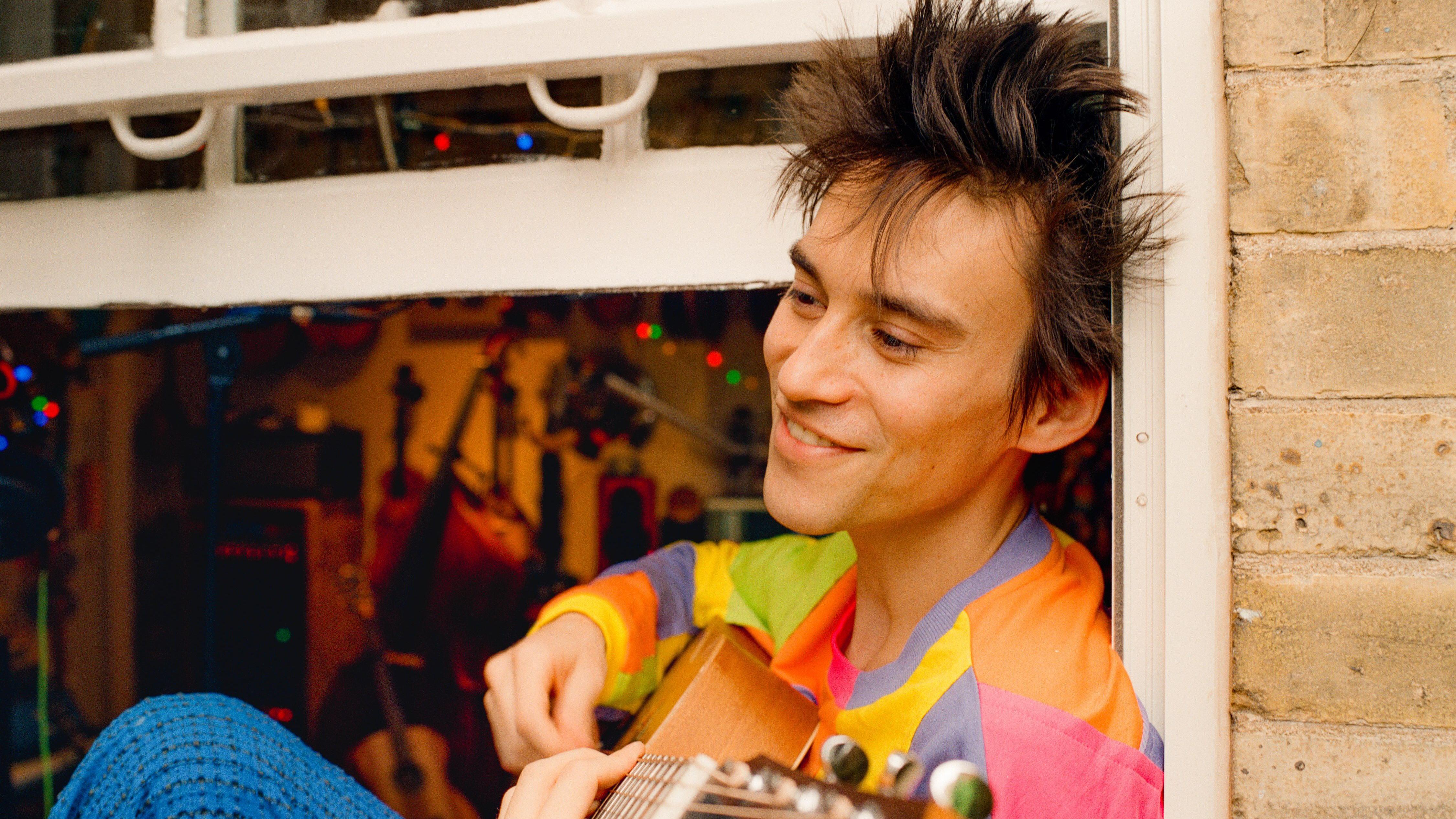 Singing can overcome teenage isolation, says Grammy winner
