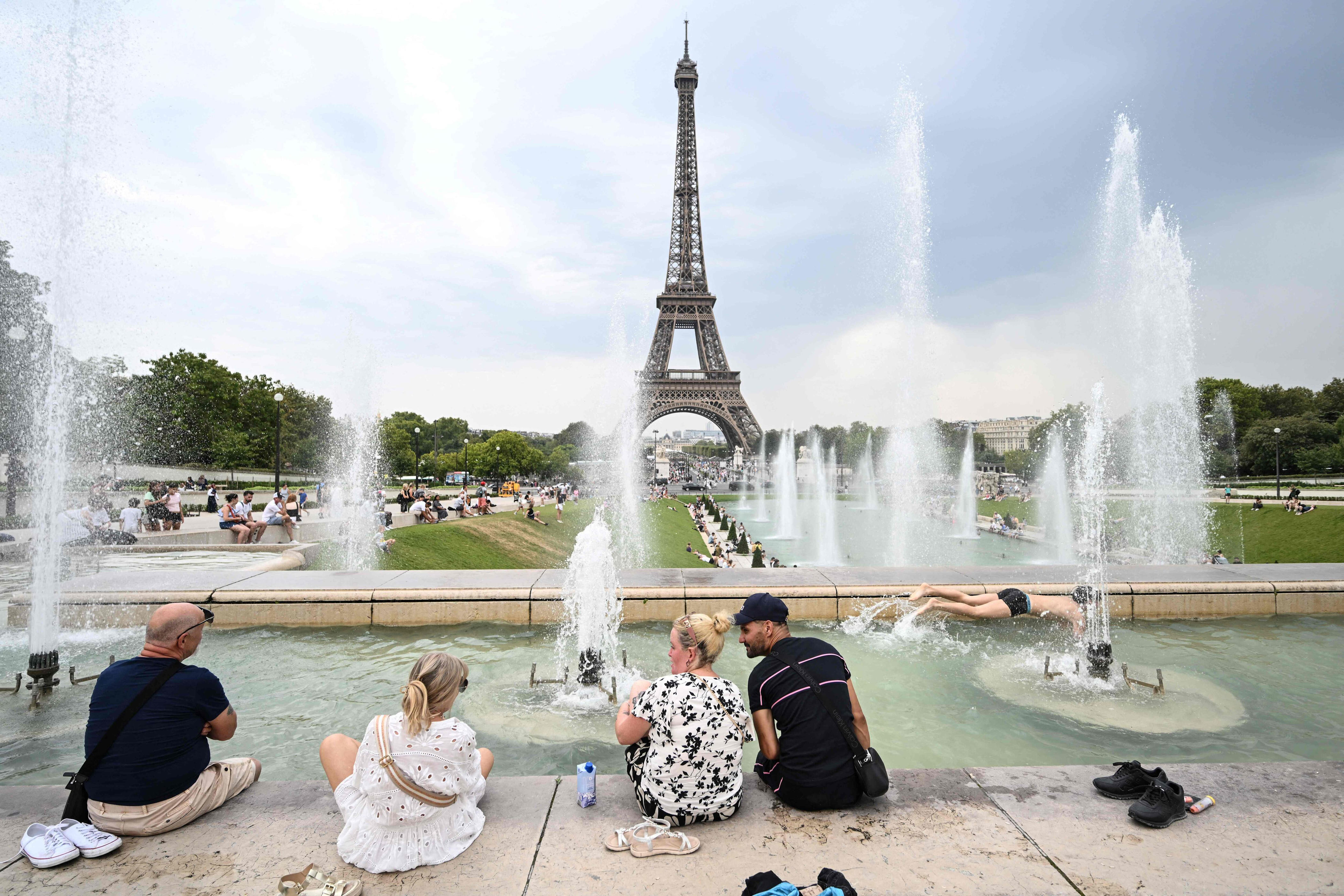 Eiffel Tower to engrave 72 female scientists' names