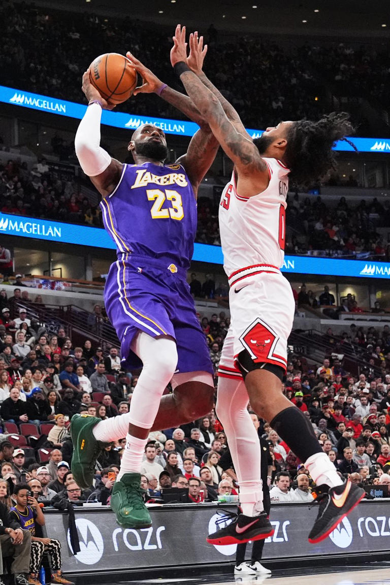 Luka Doncic scores 46 points as the Lakers beat the Bulls 129-118