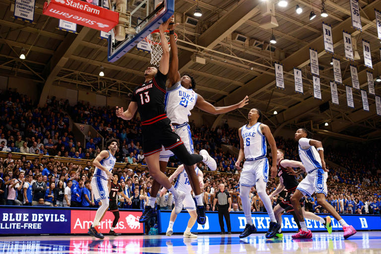 No. 4 Duke blows game open early in 2nd half, beats No. 20 Louisville ...