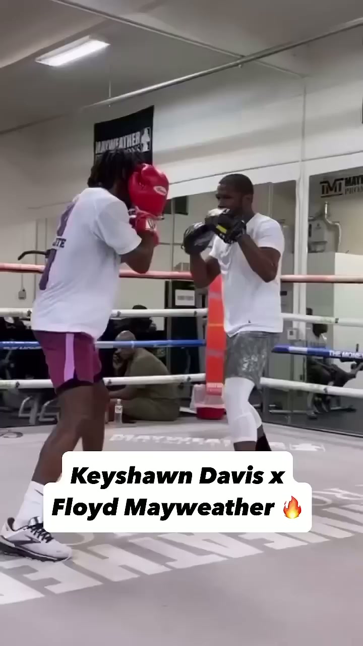 Floyd Mayweather and Keyshawn Davis link up 🔥