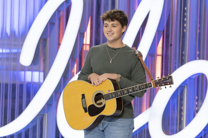 'American Idol' premiere: Carrie Underwood cries over teenager's audition