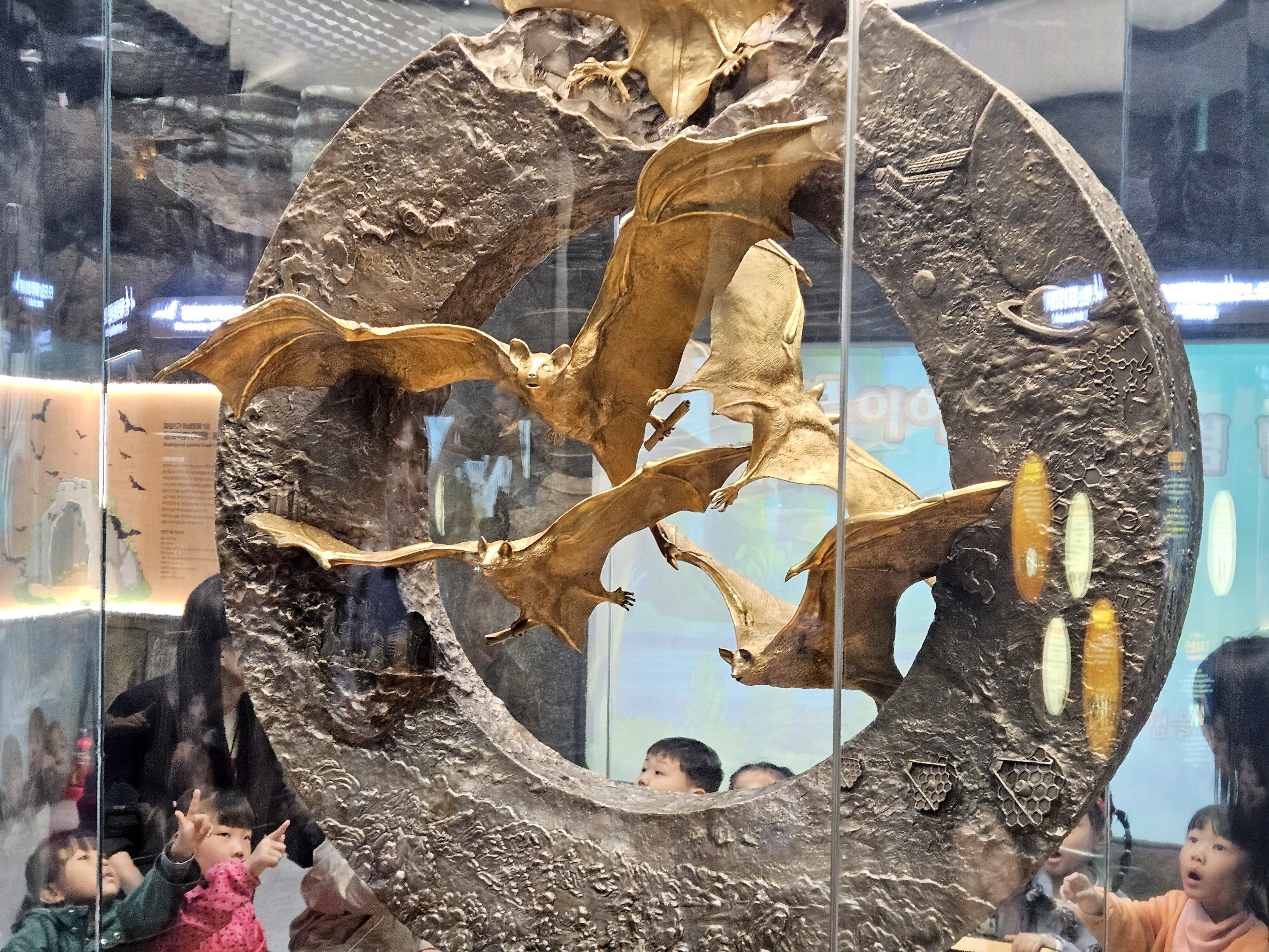 Golden bat statue's value soars 14-fold to 38.6 billion won