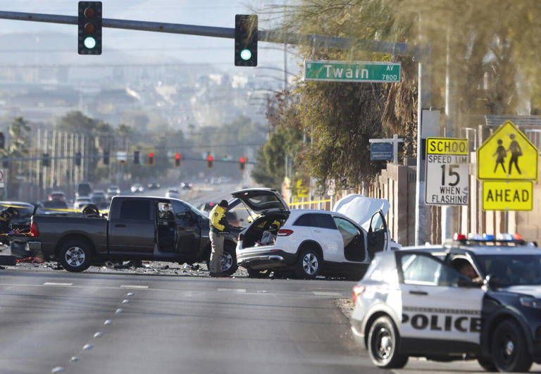 1 dead, 1 critical after high-speed crash in Las Vegas