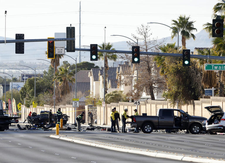 1 dead, 1 critical after high-speed crash in Las Vegas