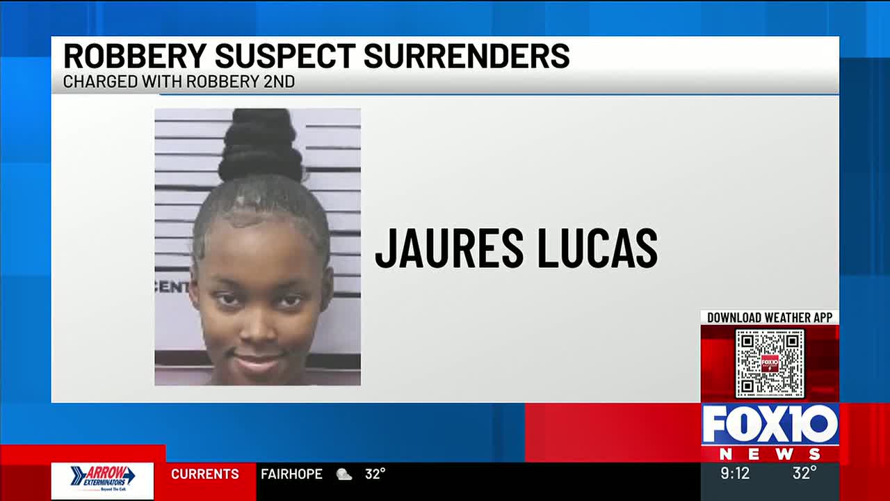 Teen robbery suspect surrenders; police still seek 2nd teen