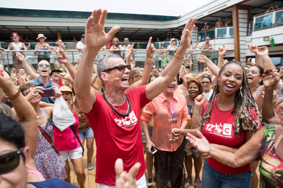Costa transforma navio em espaço dedicado à dança