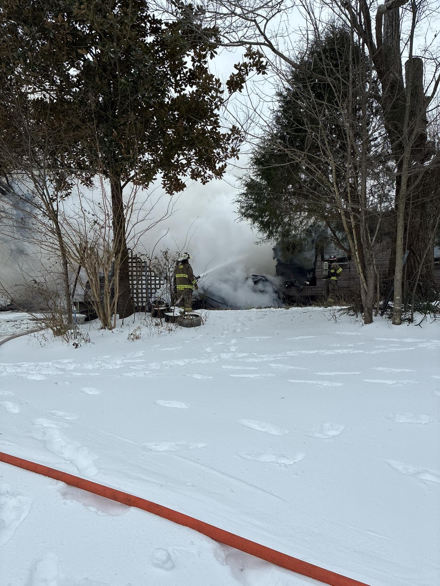 Man dies, wife seriously injured in Graves Co. house fire