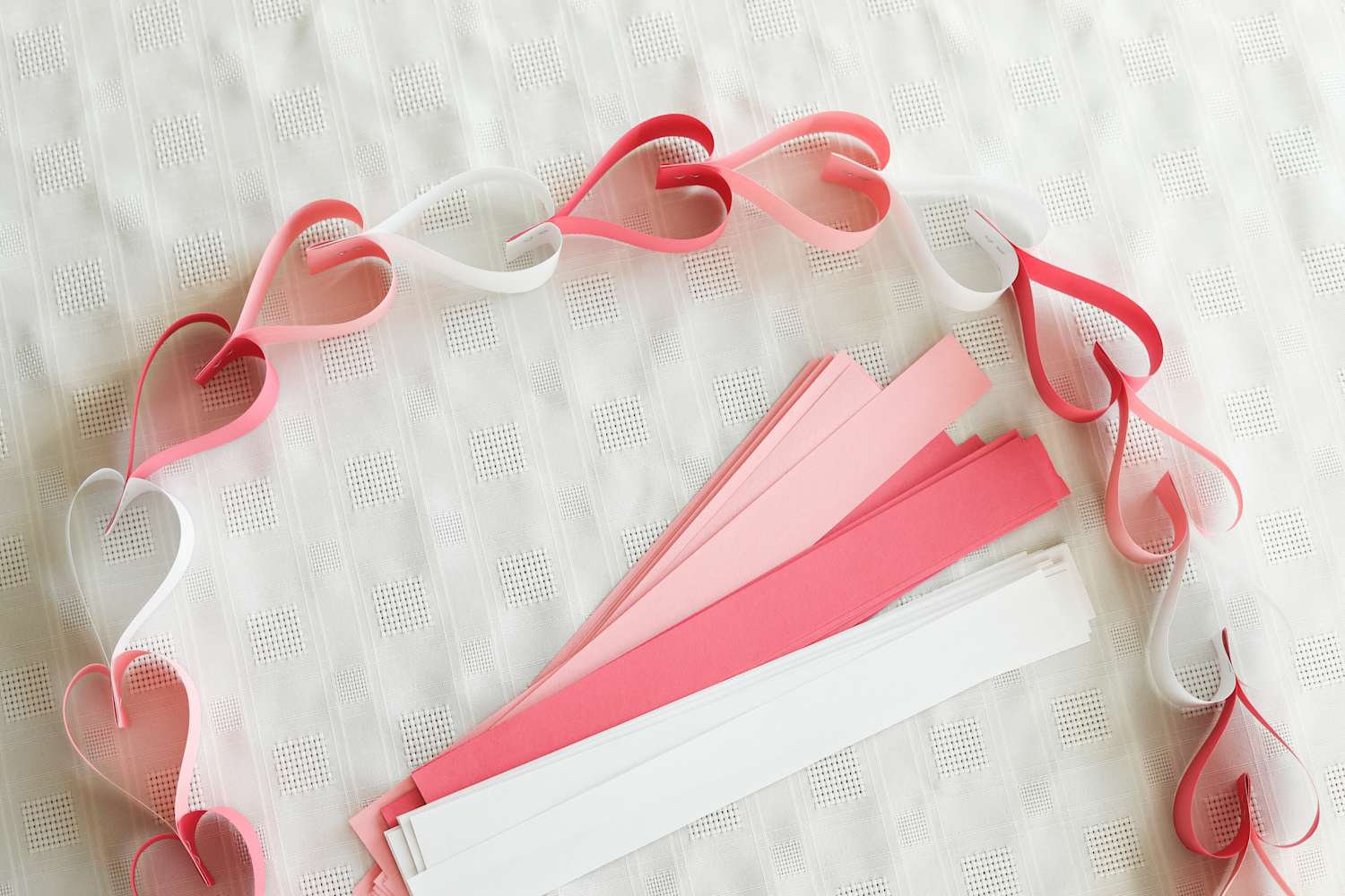 That viral paper chain trend is back for Galentine's Day (here's how to ...