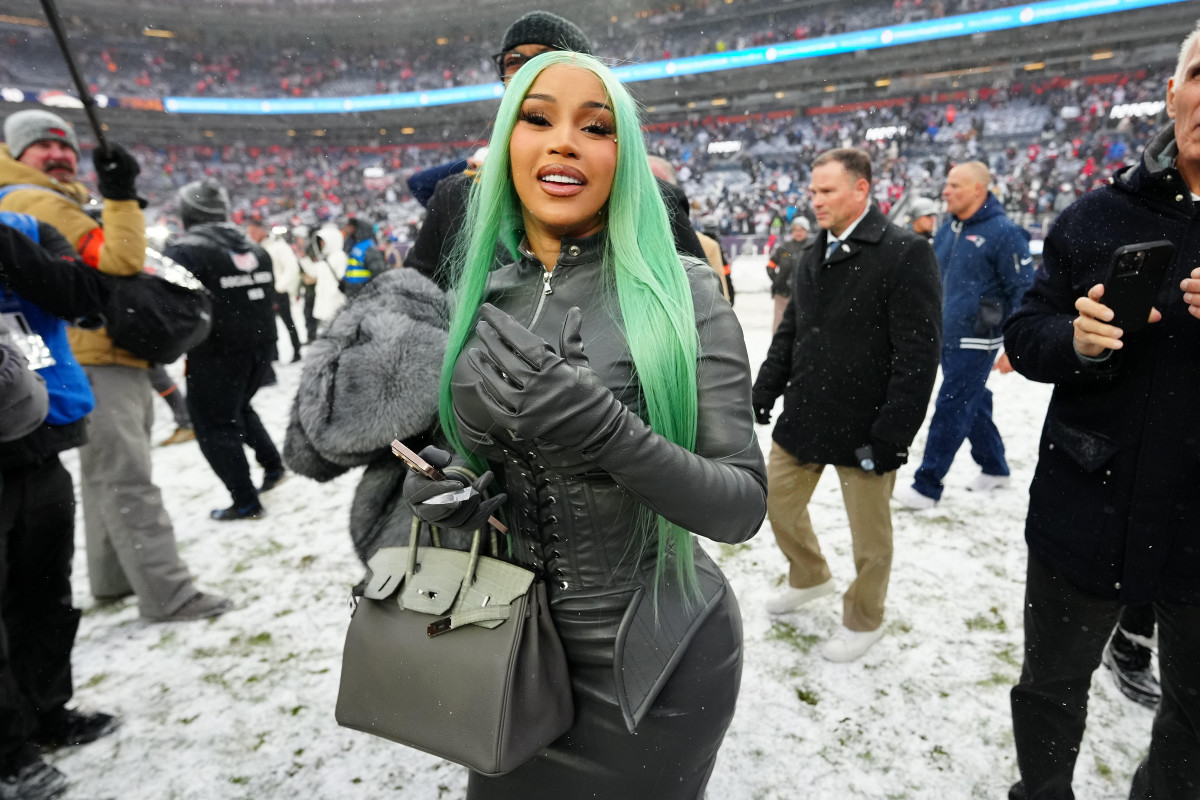 Stefon Diggs praises Cardi B's bold outfit at AFC Championship Game