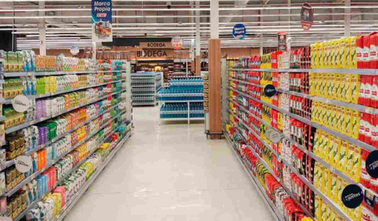 Famoso supermercado ganó terreno a Ara y D1: confirmó gran hito empresarial