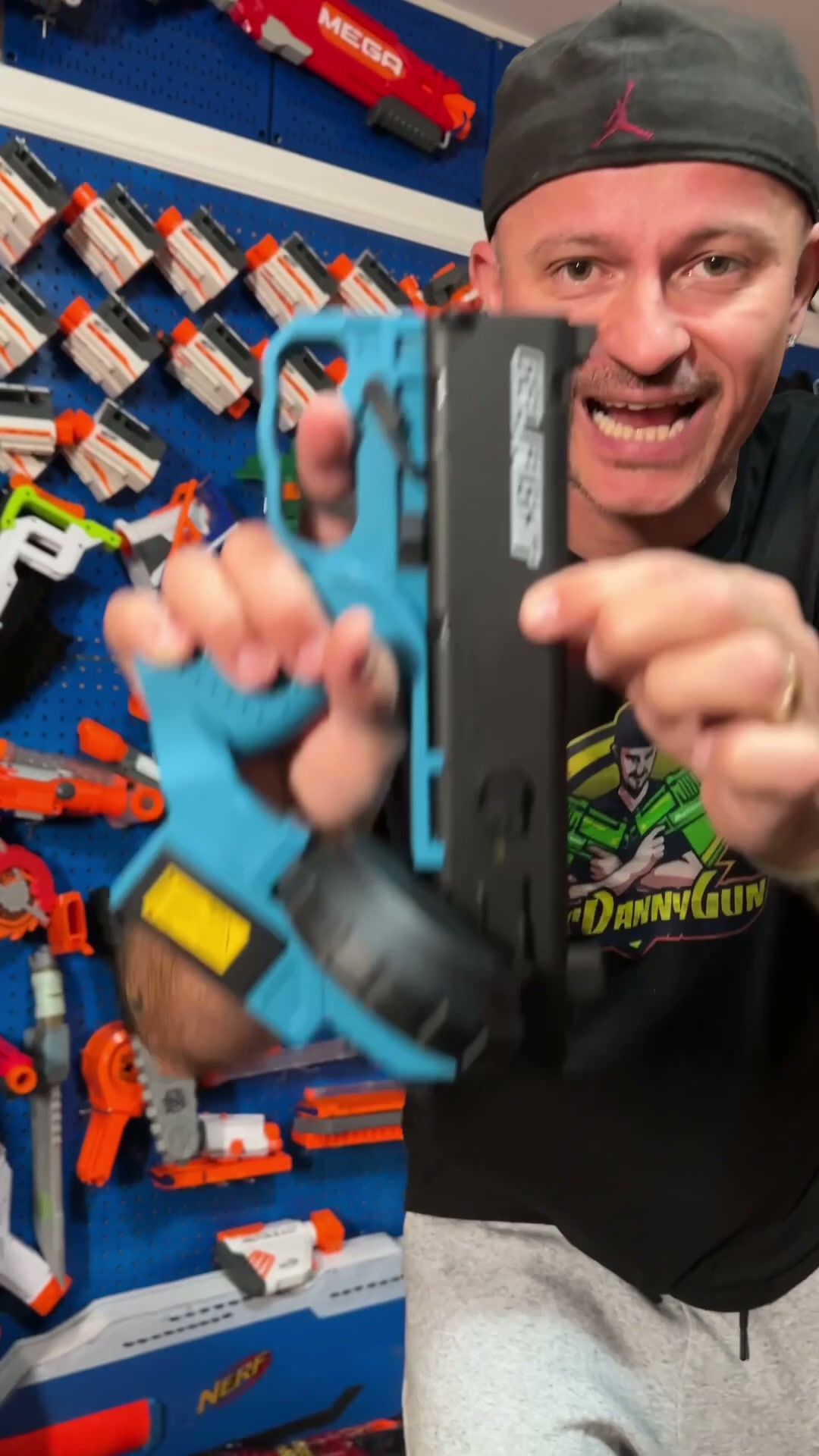 Cyberpunk DR12 Quasar gel blaster!