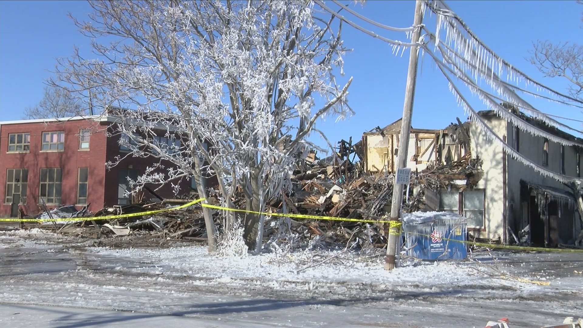 172-year-old Fulton building, Hotel Martin, destroyed by fire