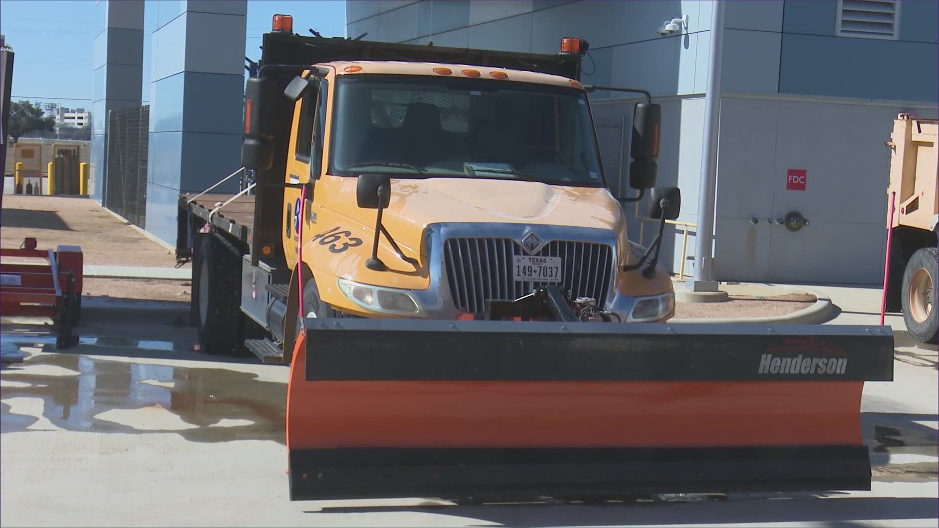 Winter storm causes flight disruptions at Austin's airport