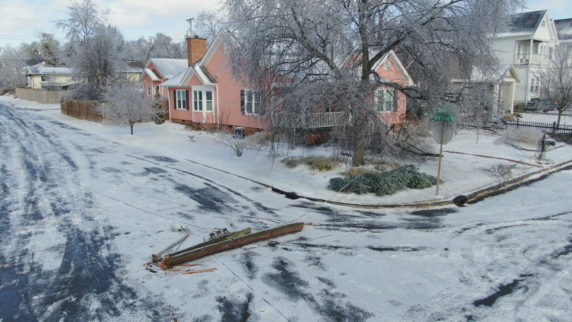 Nashville power crews battle ice, fallen trees after winter storm