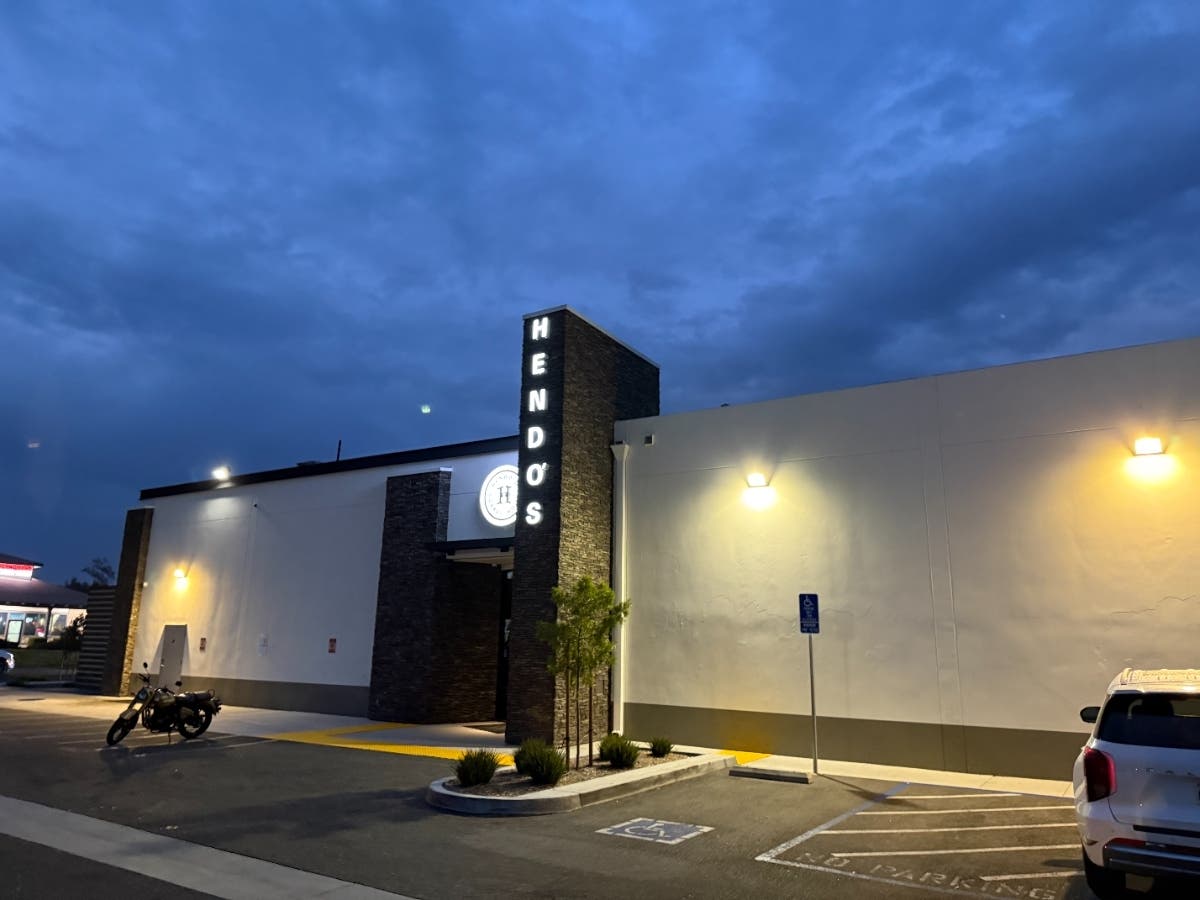 Hendo's Barrel House happy hour menu gets rave reviews, big game event ...