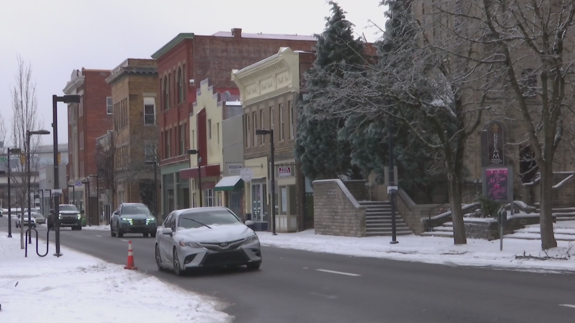 Warming center works round the clock offering respite from low temperatures