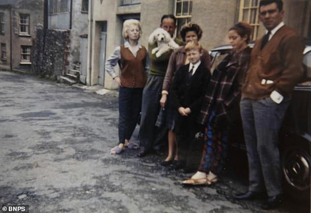 Holiday photos of notorious East End gangster brothers Ronnie and ...