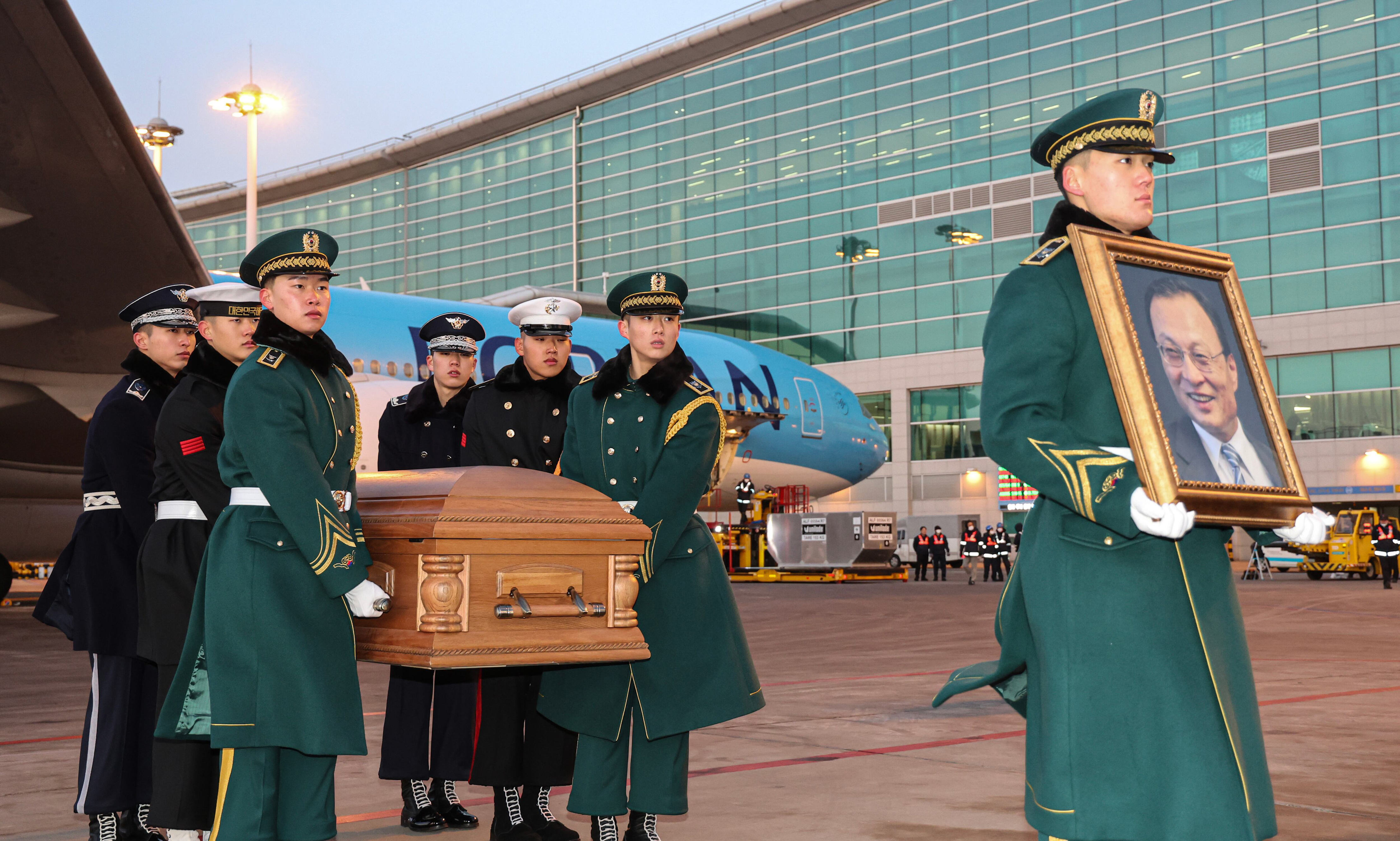 Former Prime Minister Lee Hae-chan's funeral held as social ceremony ...