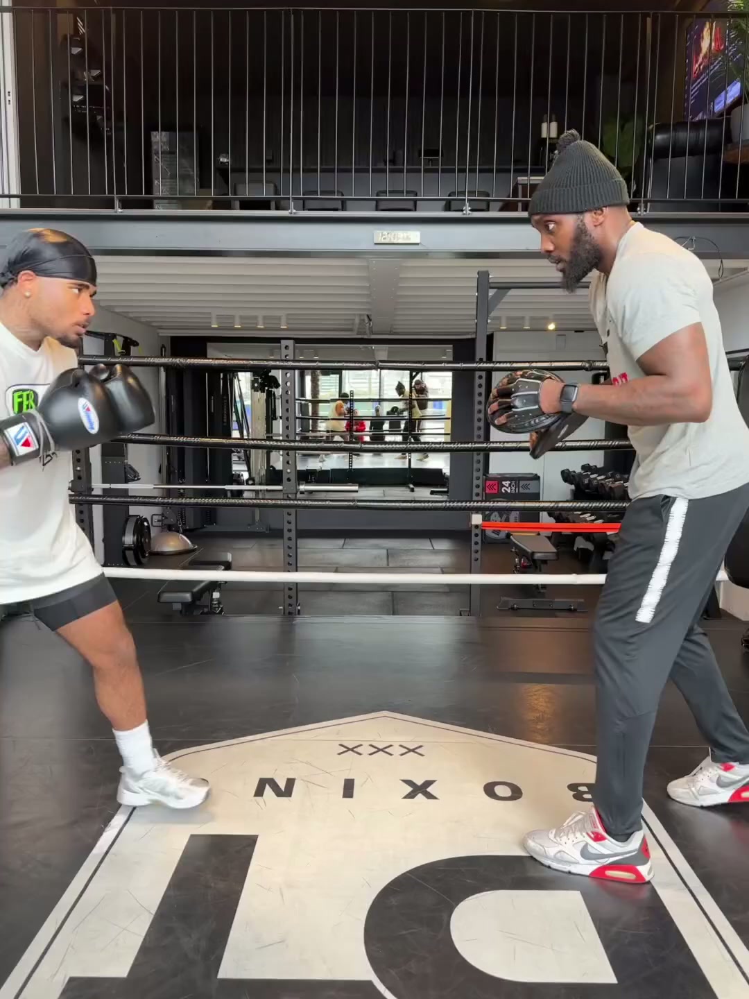 As fast as lightning⚡️ | Jursly "The Gorilla" Vargas🇩🇴 wrecks pad work ...