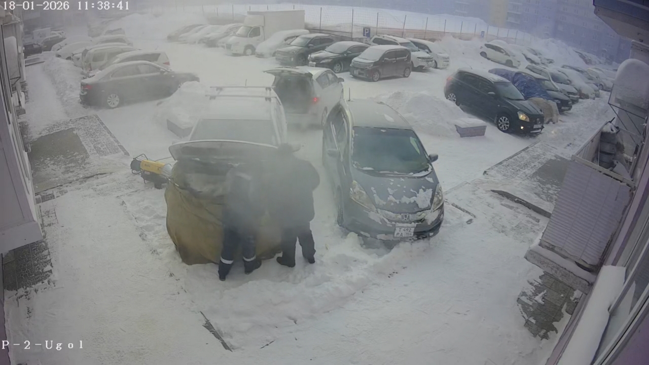 Parked car catches fire in residential courtyard in Kirovsky ...