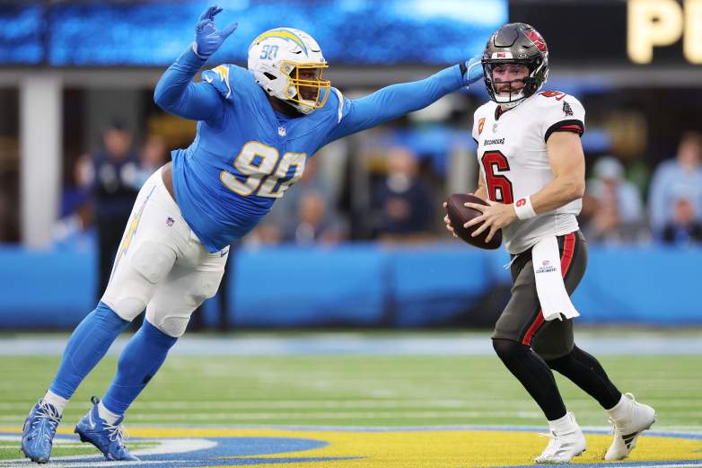 Chargers agree to contract extension with key run defender