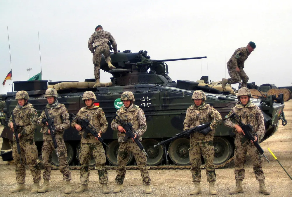Como as operações de combate dos comandos de Portugal contrapõem os ...