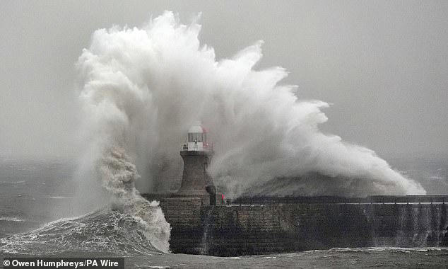 UK weather map reveals where Storm Chandra will hit today: Britain ...