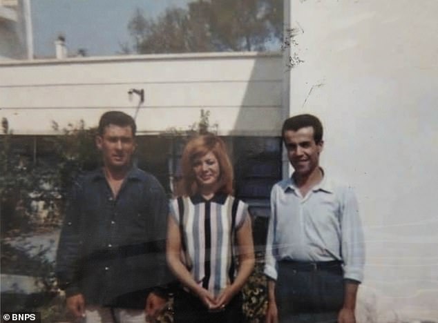Holiday photos of notorious East End gangster brothers Ronnie and ...