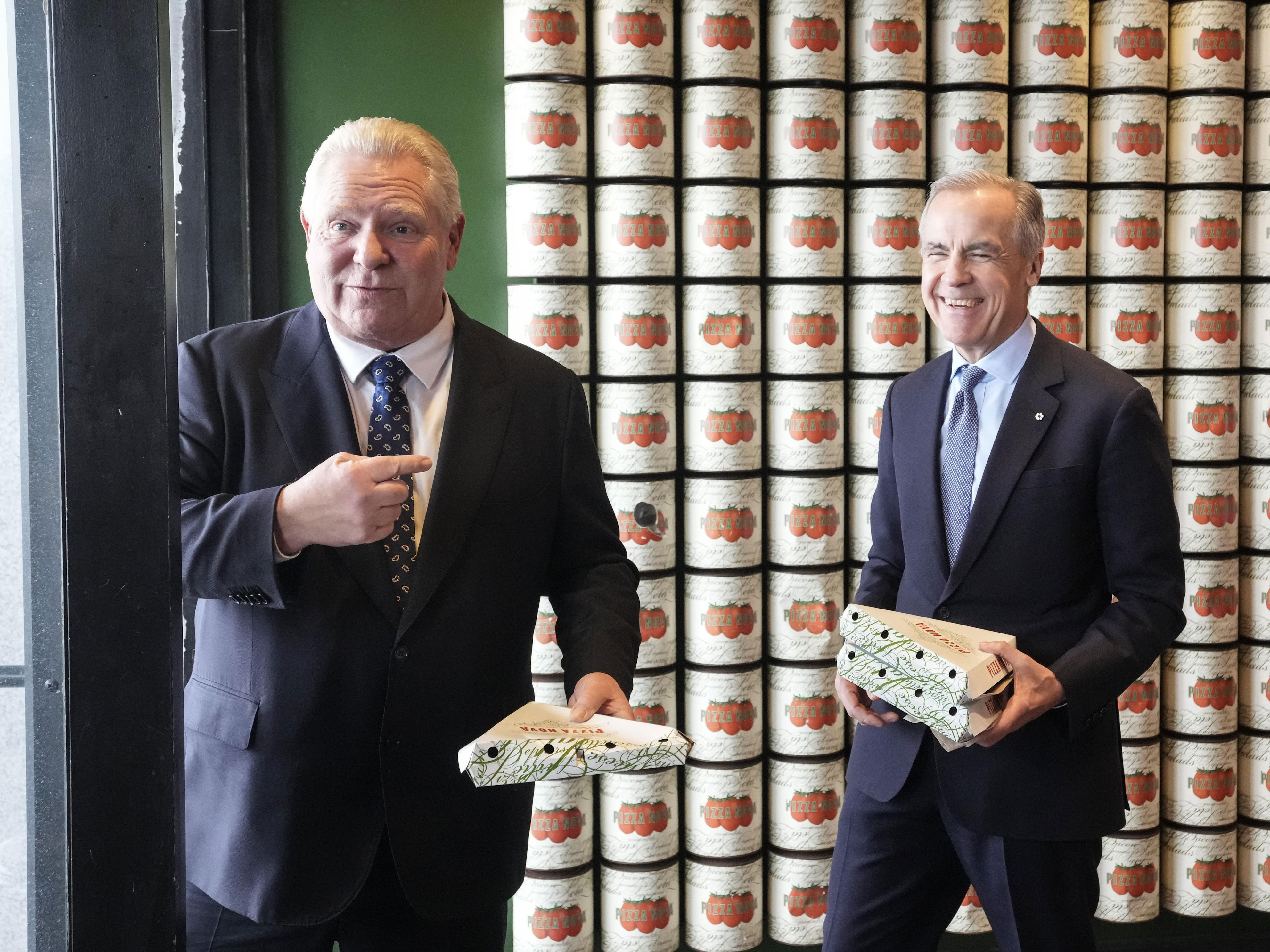 « Nous sommes une grande famille » : Mark Carney rend visite à Doug Ford