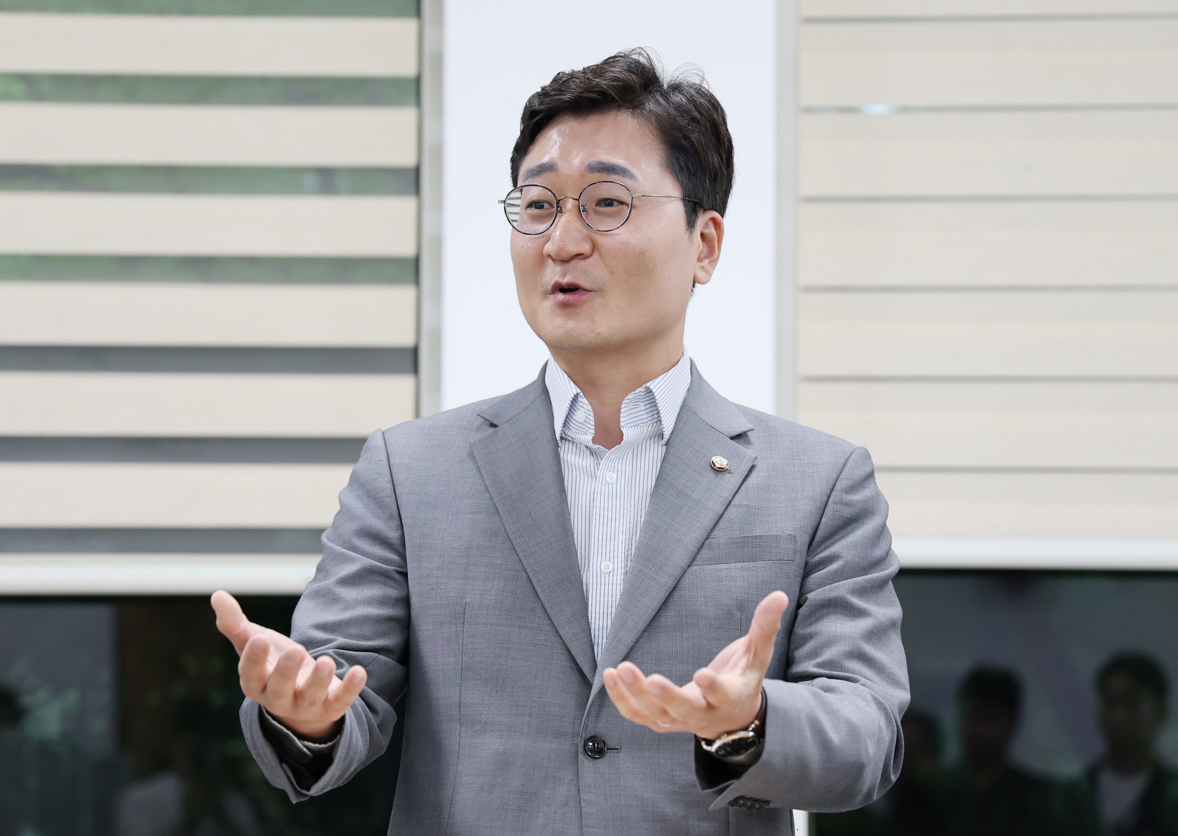 Democratic Party lawmaker condemns political intent in polls